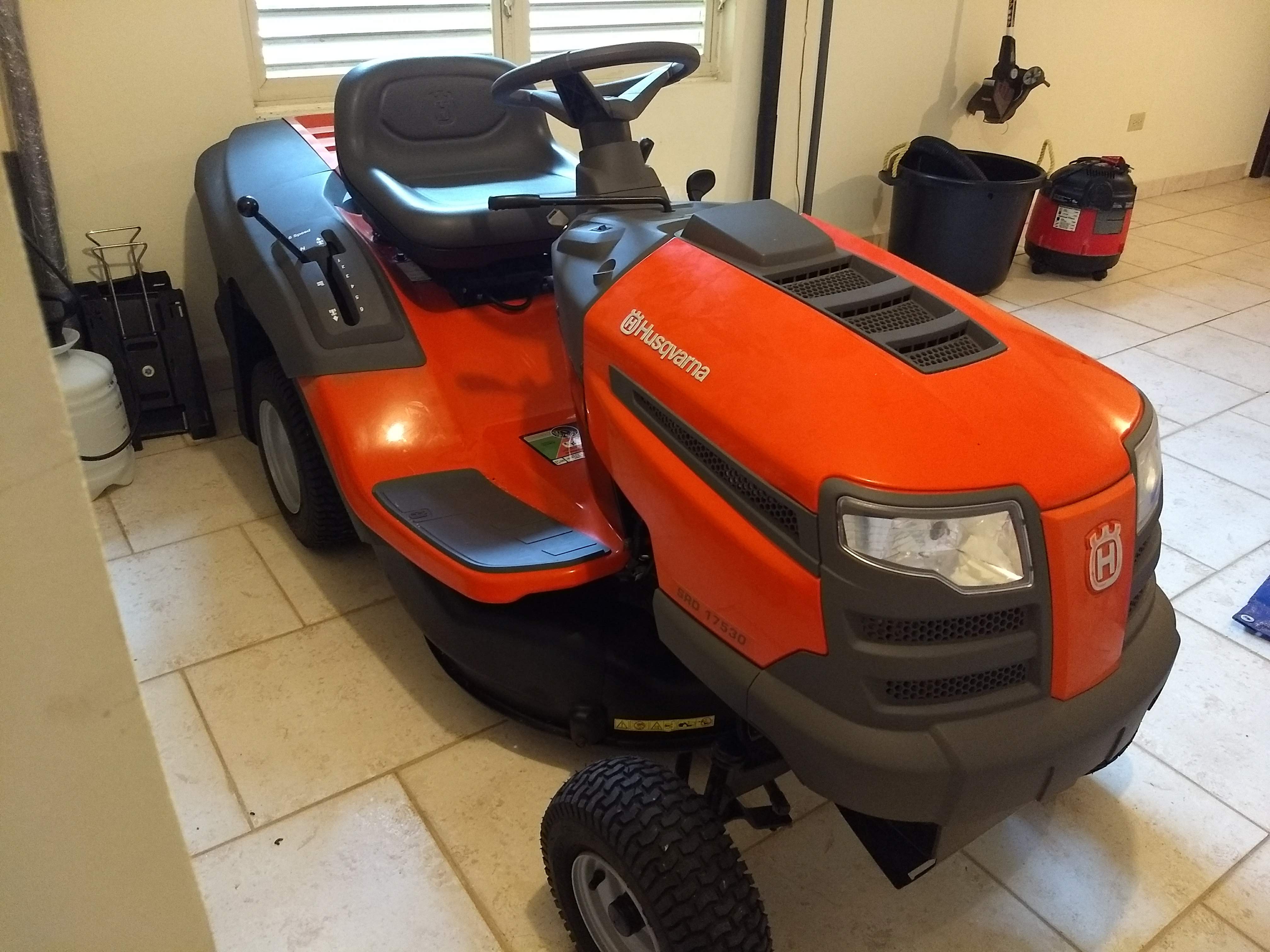 Husqvarna Lawn Tractor in Fajardo, Puerto Rico - Webinads