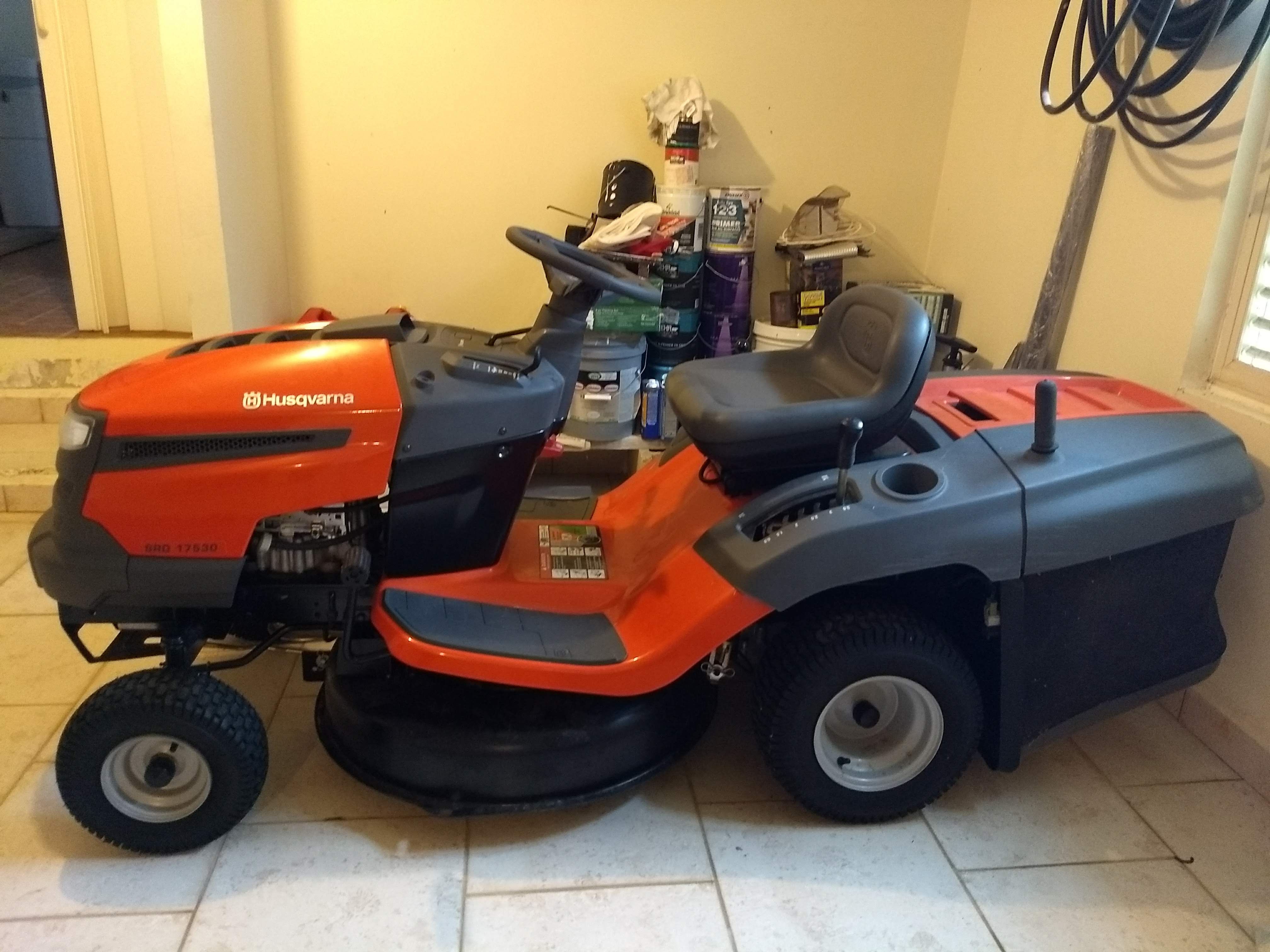 Husqvarna Lawn Tractor in Fajardo, Puerto Rico - Webinads